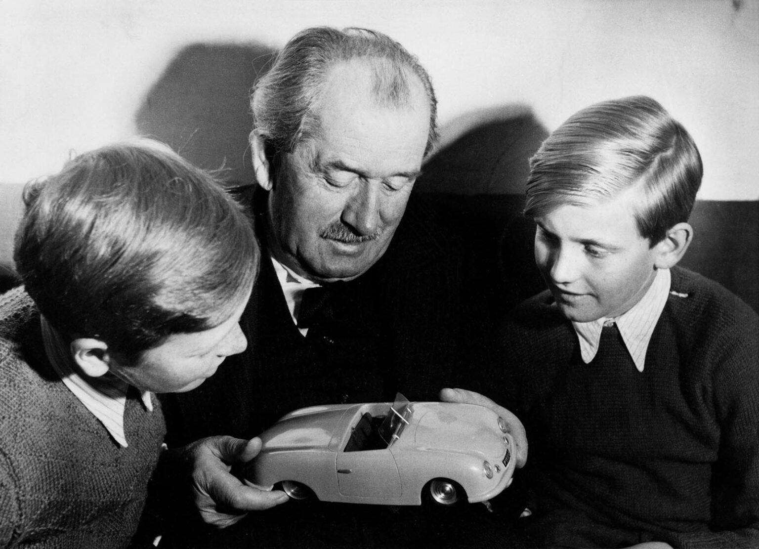 Ferdinand A. Porsche: The Genius Who Designed the Porsche 911 - Motofutura