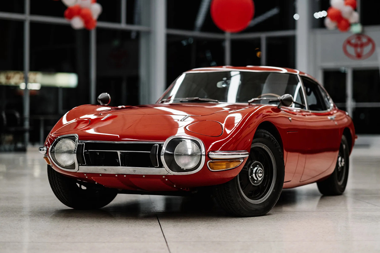 The Toyota 2000GT's History: An Answer to The 911? - Motofutura
