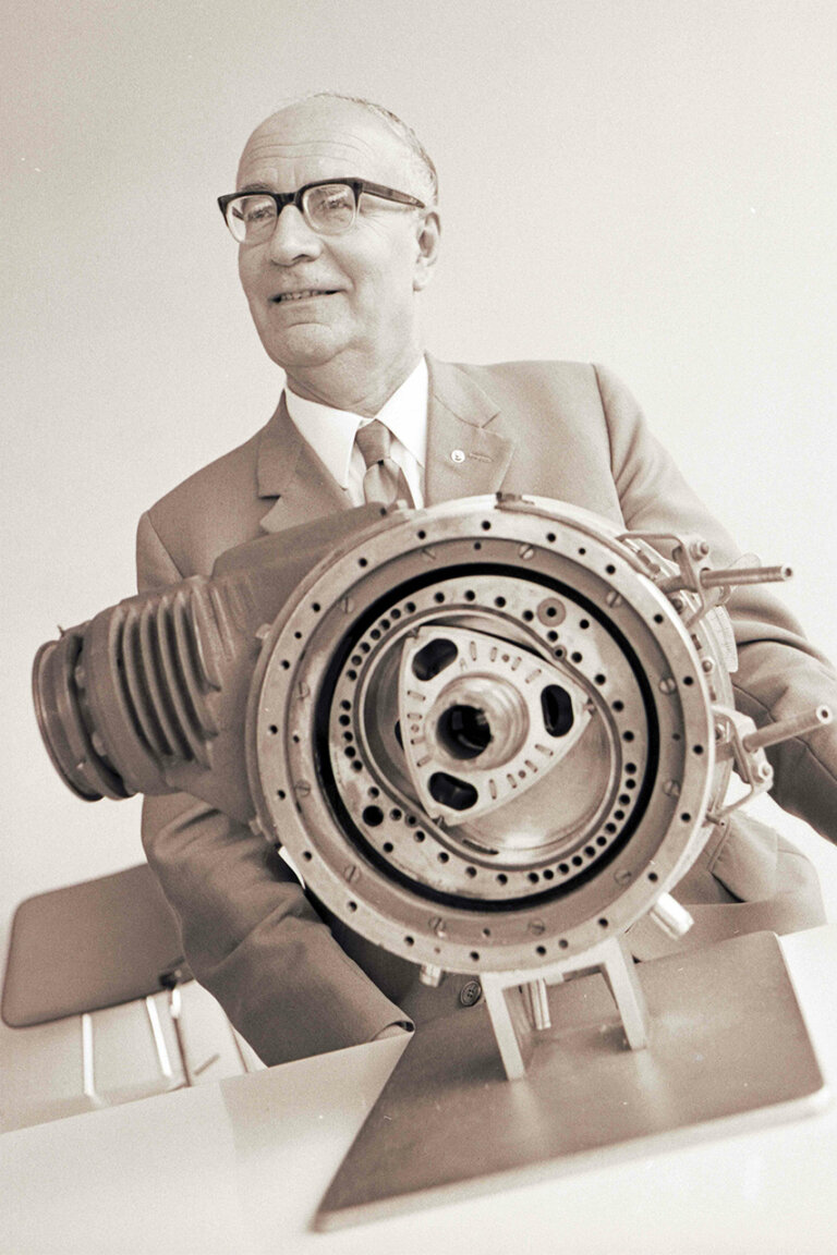 Infamous Wankel Rotary Engine Revolutionized by Mazda - Motofutura